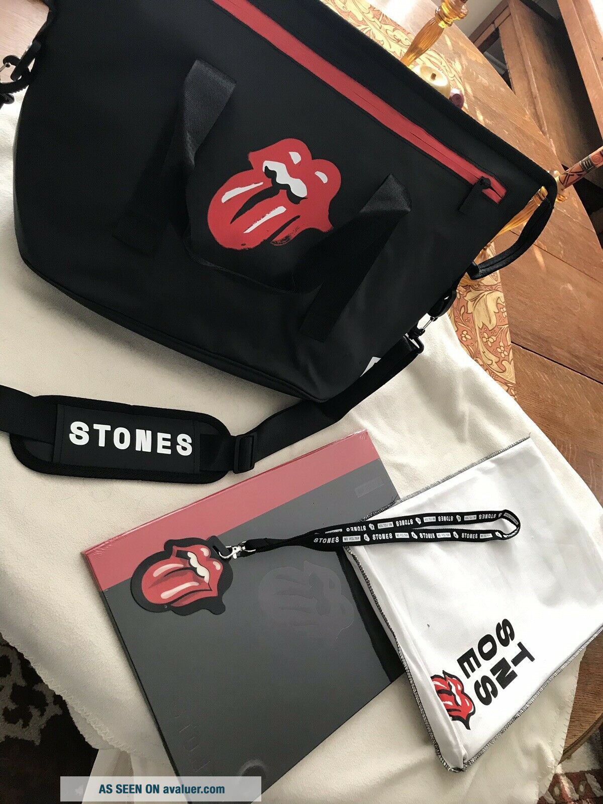METLIFE ROLLING STONES 2019 NO FILTER VIP MERCH PACKAGE BAG 3D BADGE ...
