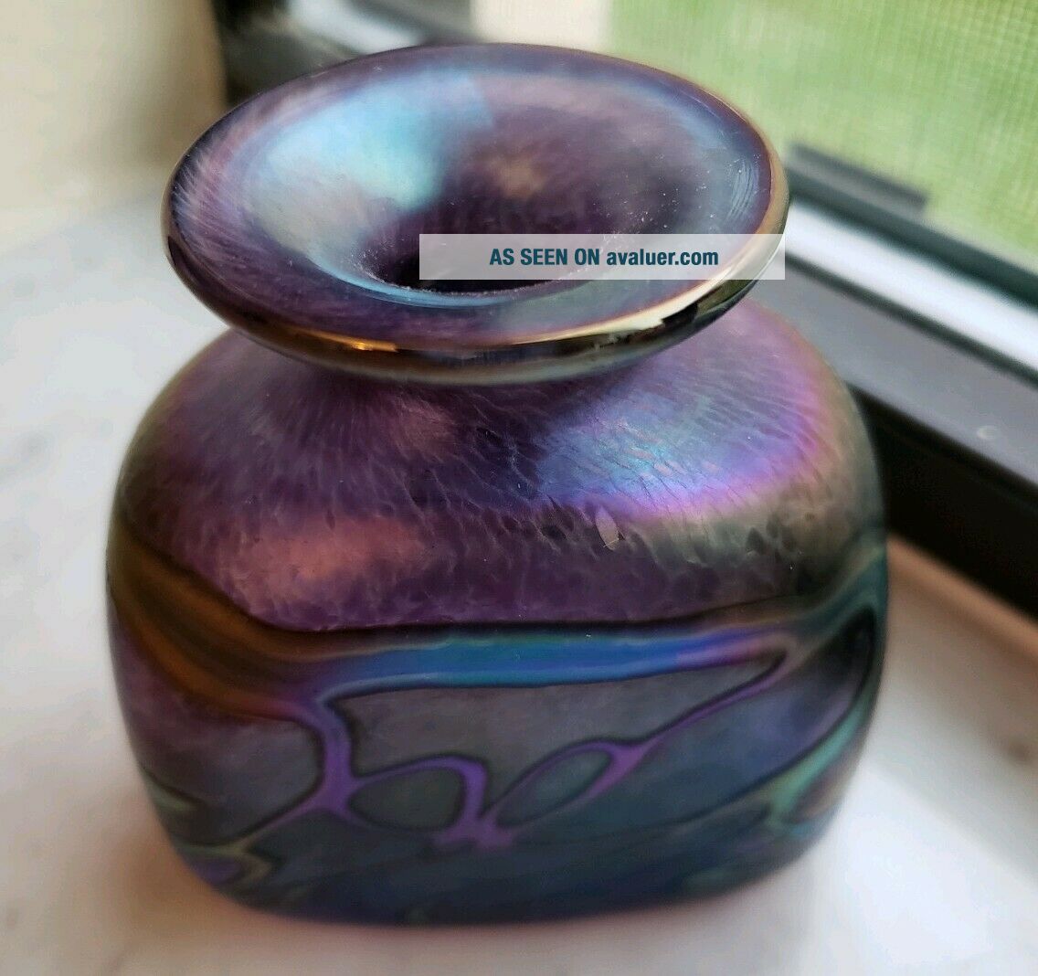 ROBERT HELD SIGNED IRIDESCENT ART GLASS VASE | #12800546
