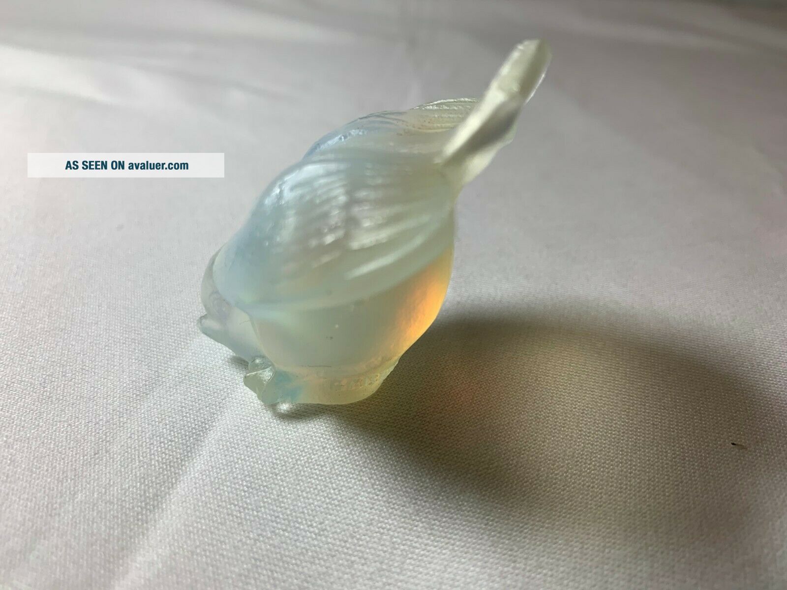 A Small Perfectly Opalescent Sabino Glass Bird Dove Figurine | #12821313