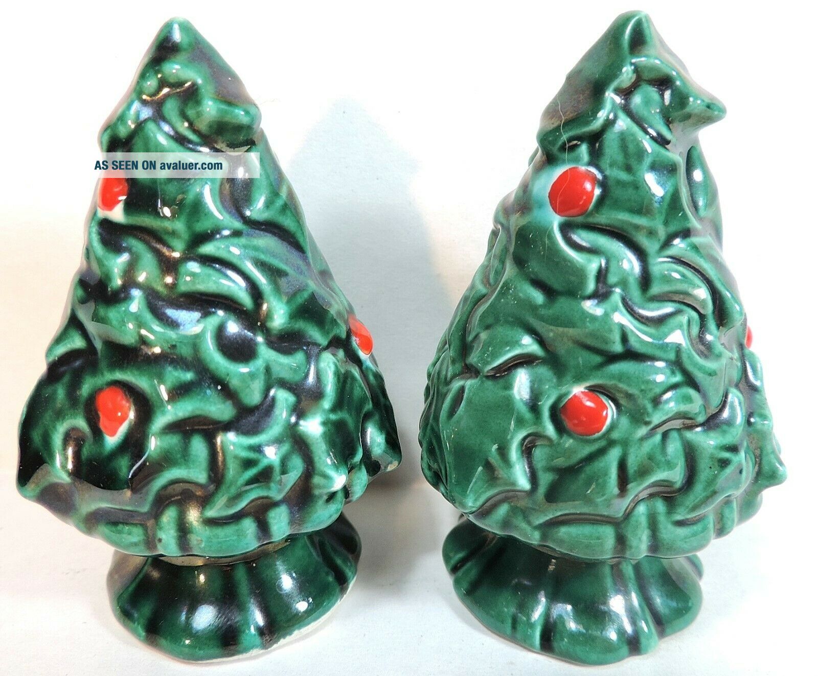 Pair Vtg Lefton Green Holly Berry Christmas Tree Salt, Pepper Shakers ...